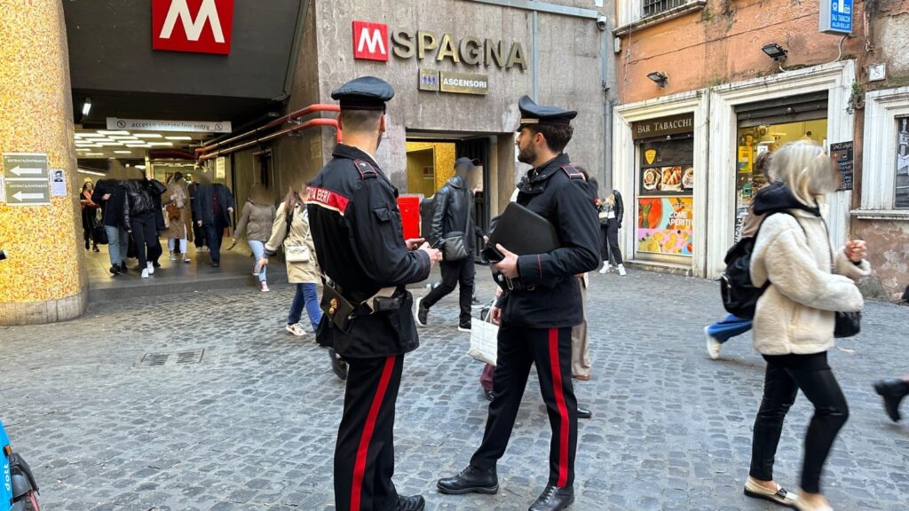 Operazione dei Carabinieri a Roma centro: quattro borseggiatori in ...
